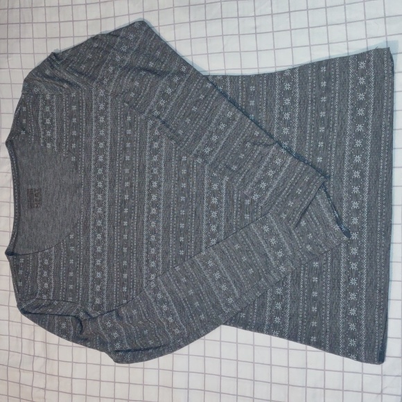 32 Degrees | Tops | 32 Degrees Long Sleeve Scoop Neck Frozen Snowflake ...